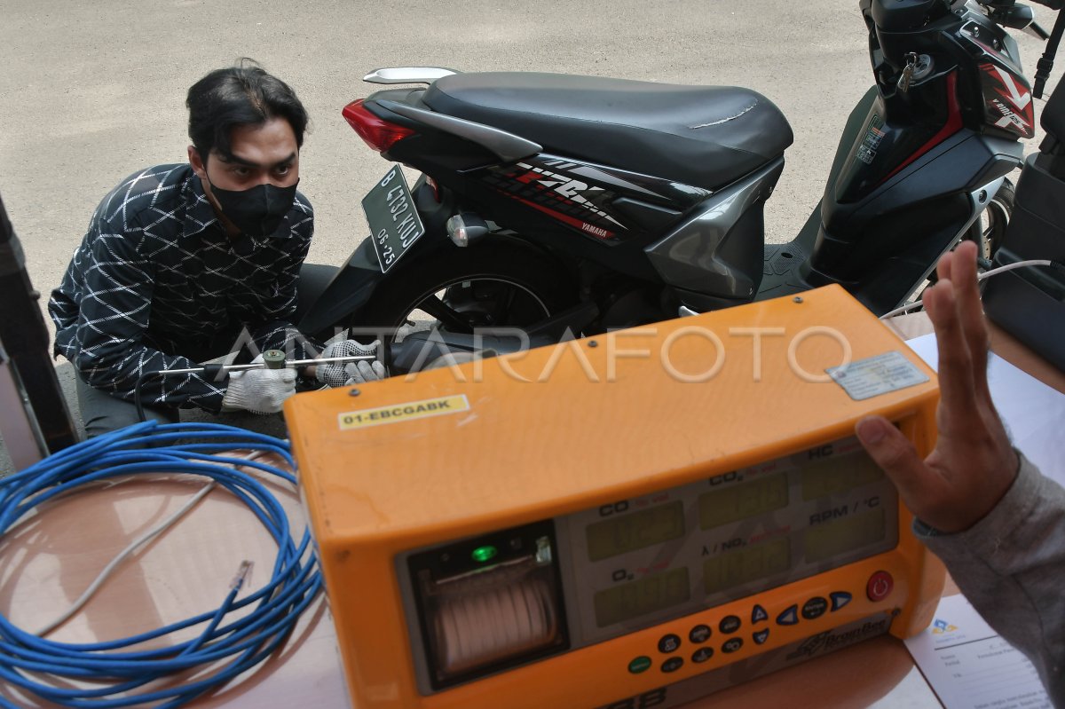 Uji emisi gratis di Bekasi | ANTARA Foto Uji emisi gratis di Bekasi | ANTARA Foto