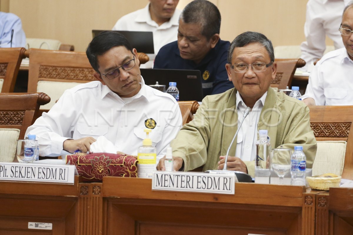 Rapat kerja Menteri ESDM bersama Komisi VII DPR | ANTARA Foto Rapat kerja Menteri ESDM bersama Komisi VII DPR | ANTARA Foto