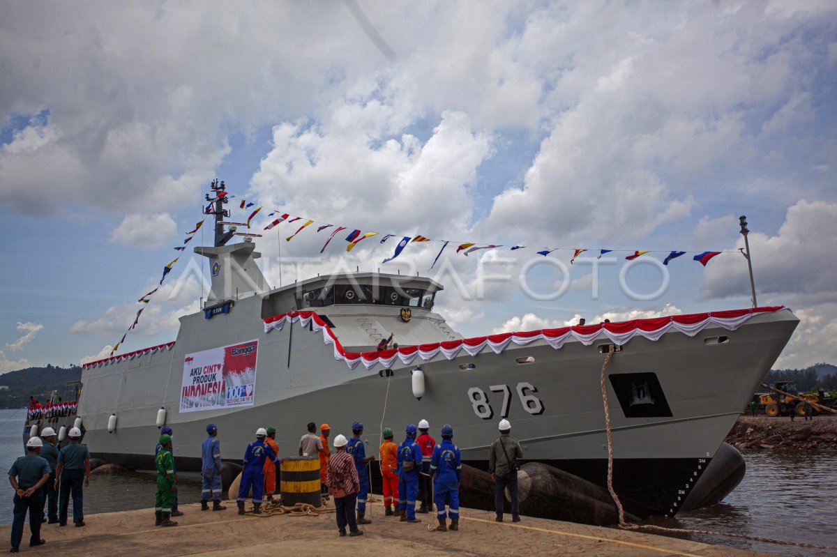 Peluncuran KRI Tuna-876 | ANTARA Foto