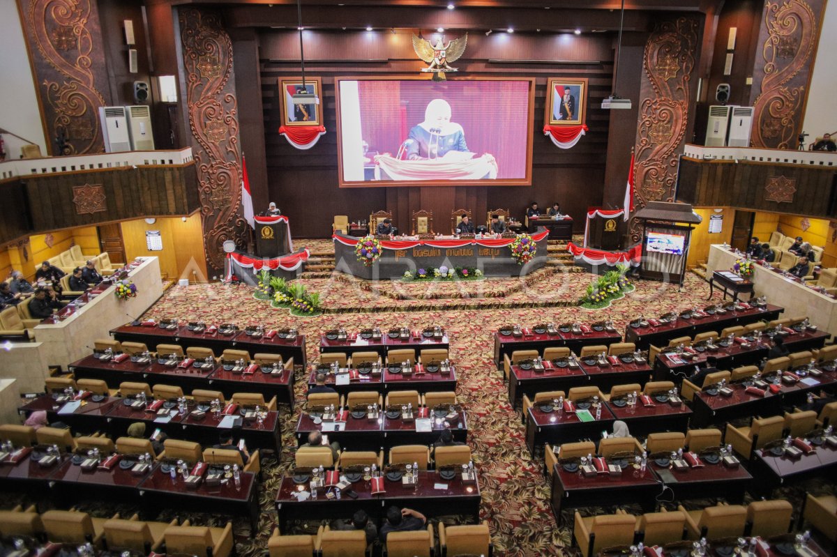 Rapat Paripurna Raperda APBD Jatim | ANTARA Foto Rapat Paripurna Raperda APBD Jatim | ANTARA Foto