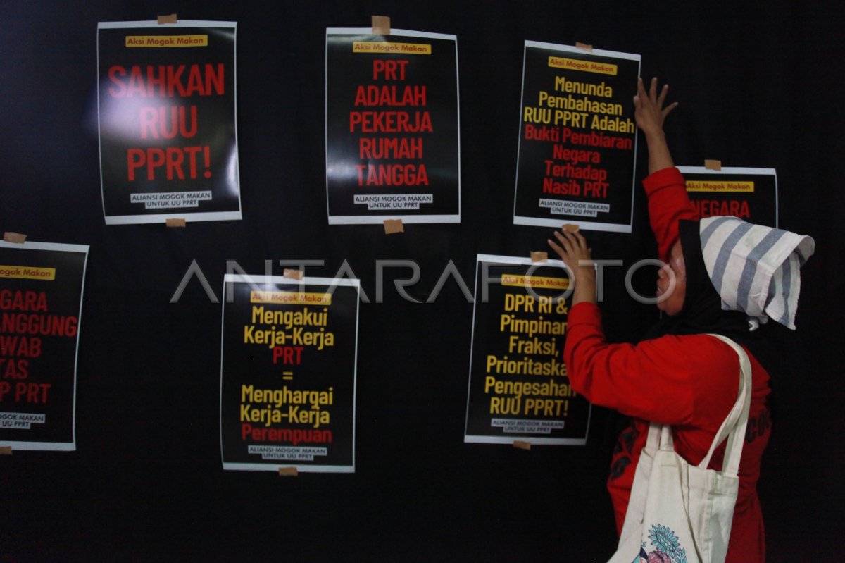 Aksi tuntut pengesahan RUU PRT | ANTARA Foto Aksi tuntut pengesahan RUU PRT | ANTARA Foto