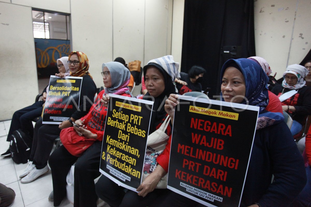 Aksi tuntut pengesahan RUU PRT | ANTARA Foto Aksi tuntut pengesahan RUU PRT | ANTARA Foto