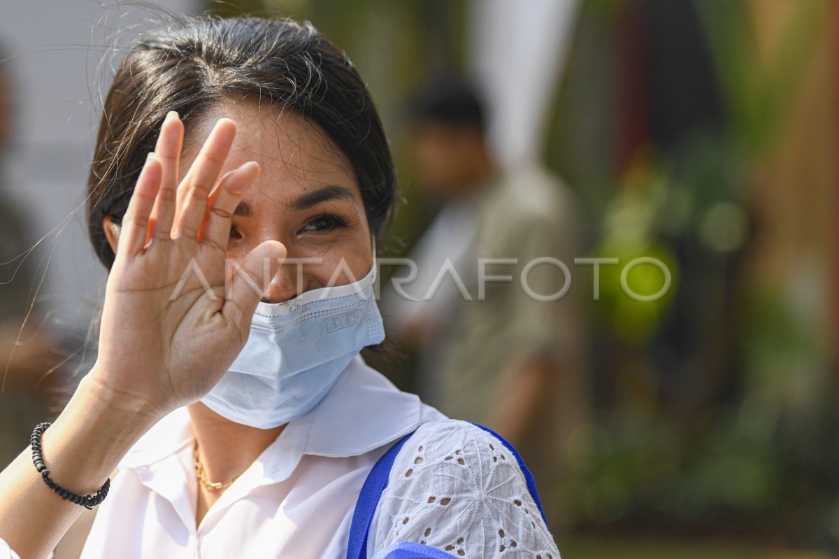 Windy Idol diperiksa KPK | ANTARA Foto Windy Idol diperiksa KPK | ANTARA Foto