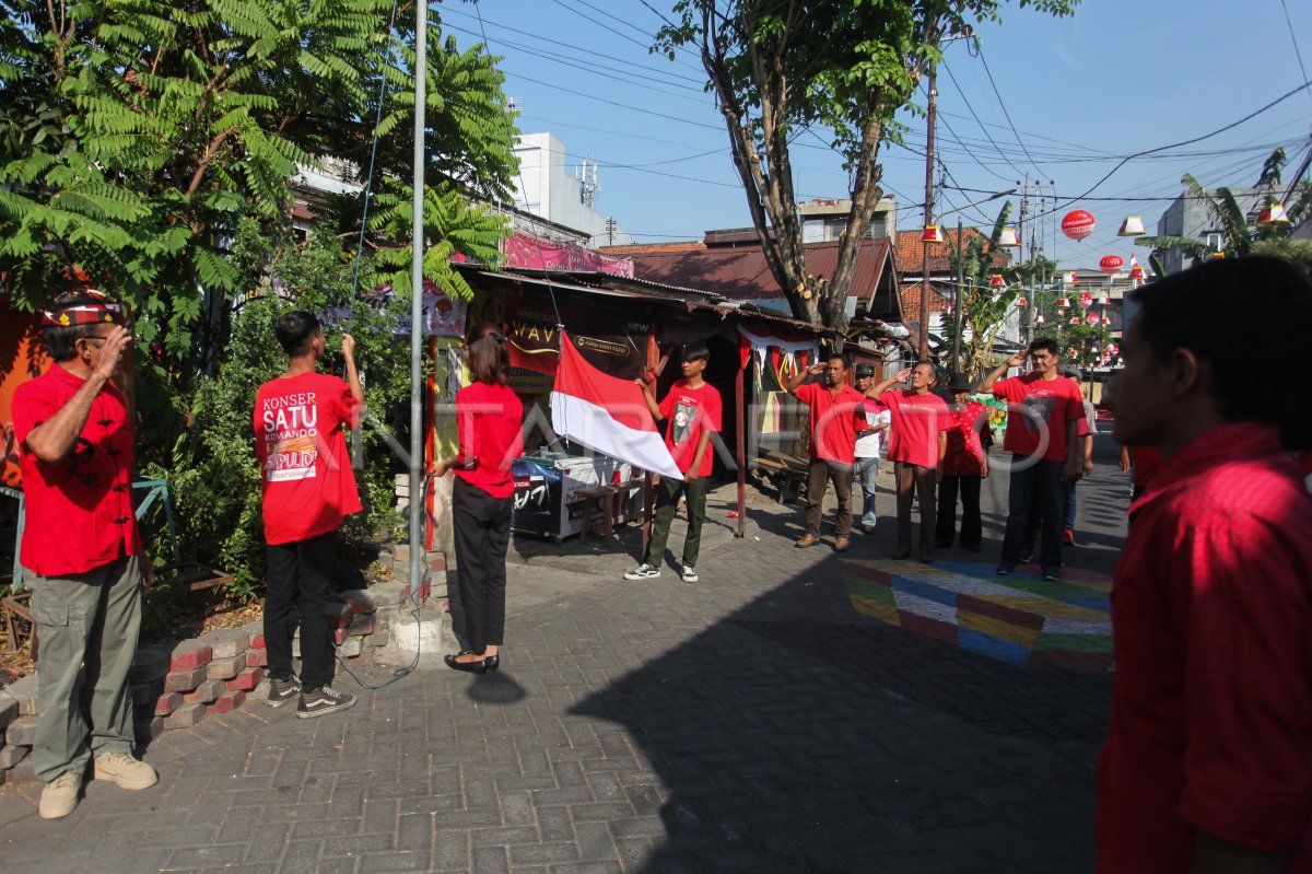 Upacara Bendera di kampung pecinan | ANTARA Foto Upacara Bendera di kampung pecinan | ANTARA Foto