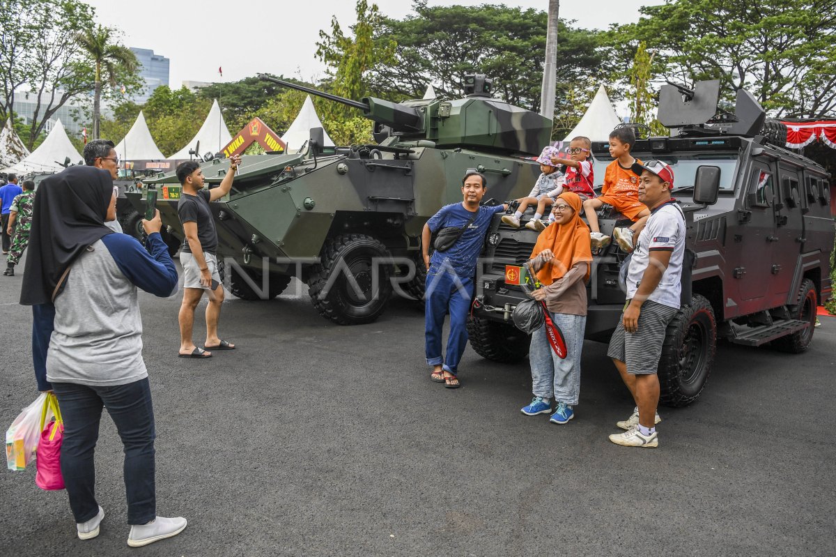 Pameran alutsista peringatan HUT TNI ke-78 | ANTARA Foto