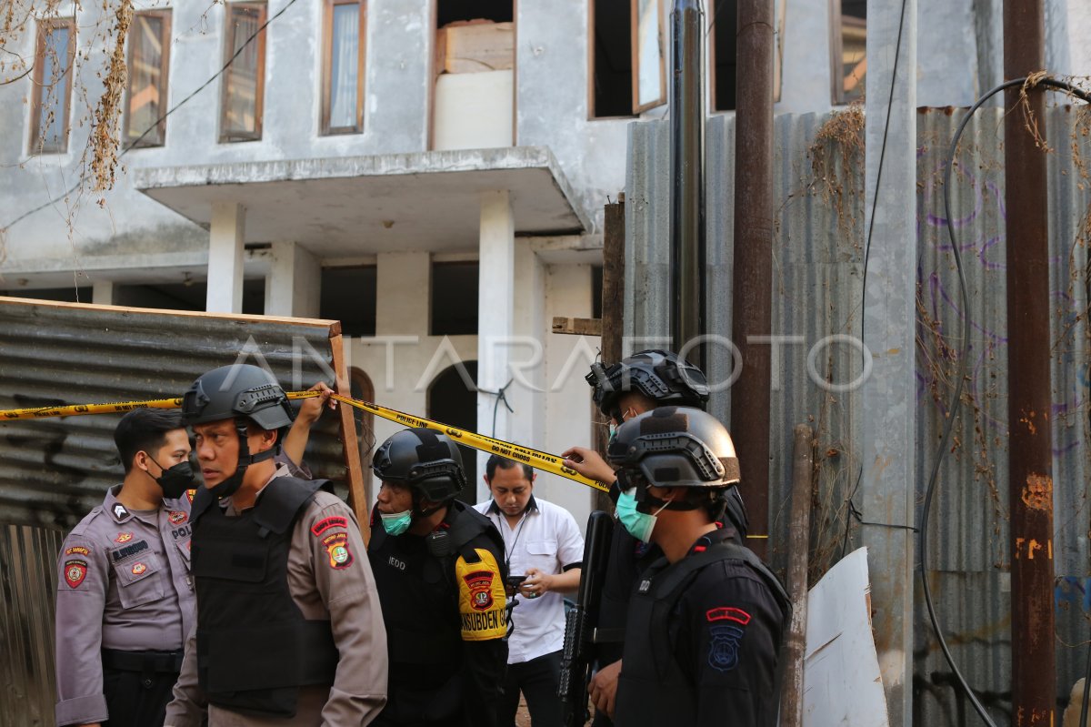 Ledakan di proyek rumah | ANTARA Foto Ledakan di proyek rumah | ANTARA Foto