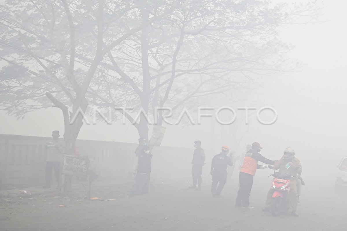 Asap tebal akibat kebakaran TPA Rawa Kucing | ANTARA Foto Asap tebal akibat kebakaran TPA Rawa Kucing | ANTARA Foto
