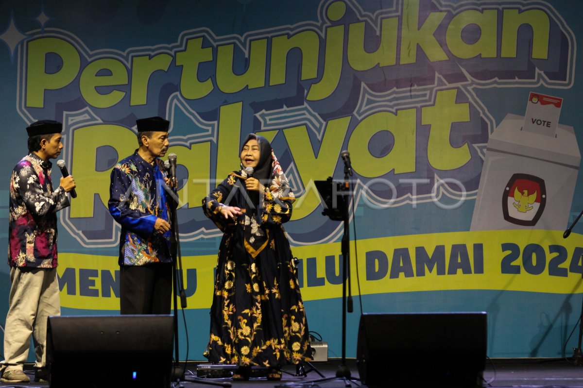 Pertunjukan rakyat kampanyekan Pemilu 2024 | ANTARA Foto Pertunjukan rakyat kampanyekan Pemilu 2024 | ANTARA Foto