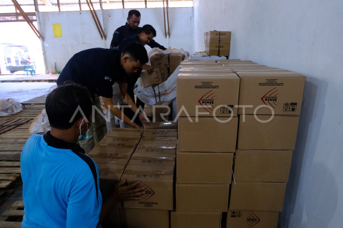 KPU Pontianak terima logistik Pemilu | ANTARA Foto KPU Pontianak terima logistik Pemilu | ANTARA Foto
