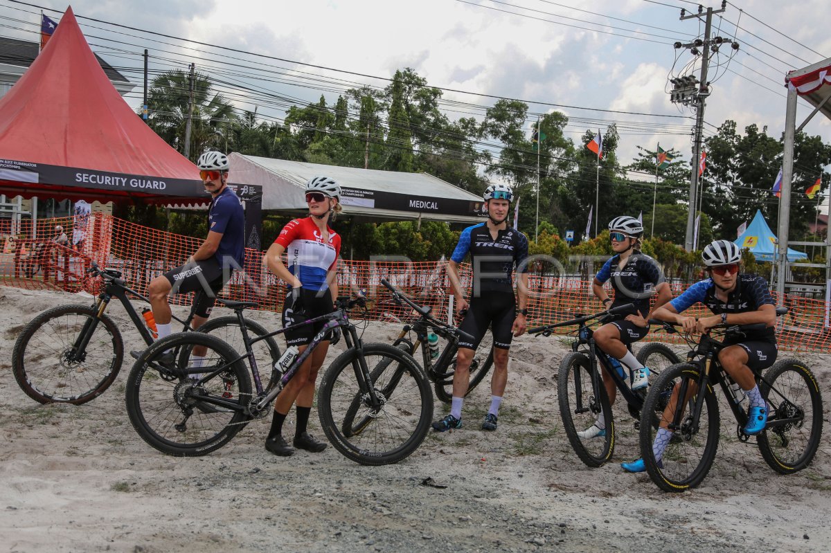 Pembalap sepeda UCI MTB mulai uji coba lintasan | ANTARA Foto