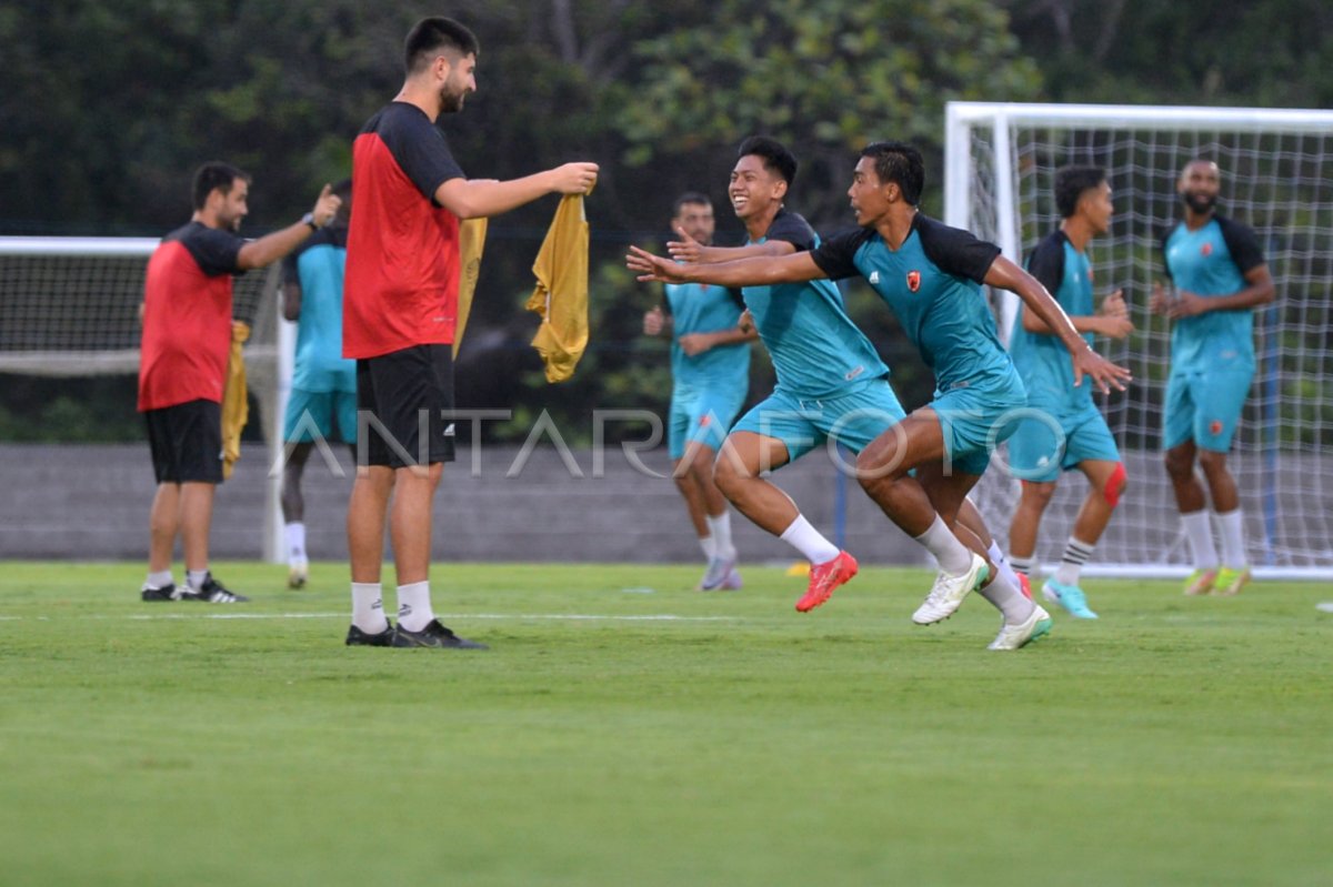 Latihan PSM Makassar jelang lawan tim Vietnam | ANTARA Foto Latihan PSM Makassar jelang lawan tim Vietnam | ANTARA Foto