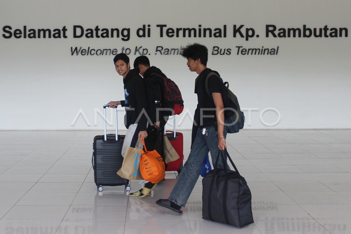 Kenaikan jumlah penumpang di Terminal Kampung Rambutan | ANTARA Foto Kenaikan jumlah penumpang di Terminal Kampung Rambutan | ANTARA Foto