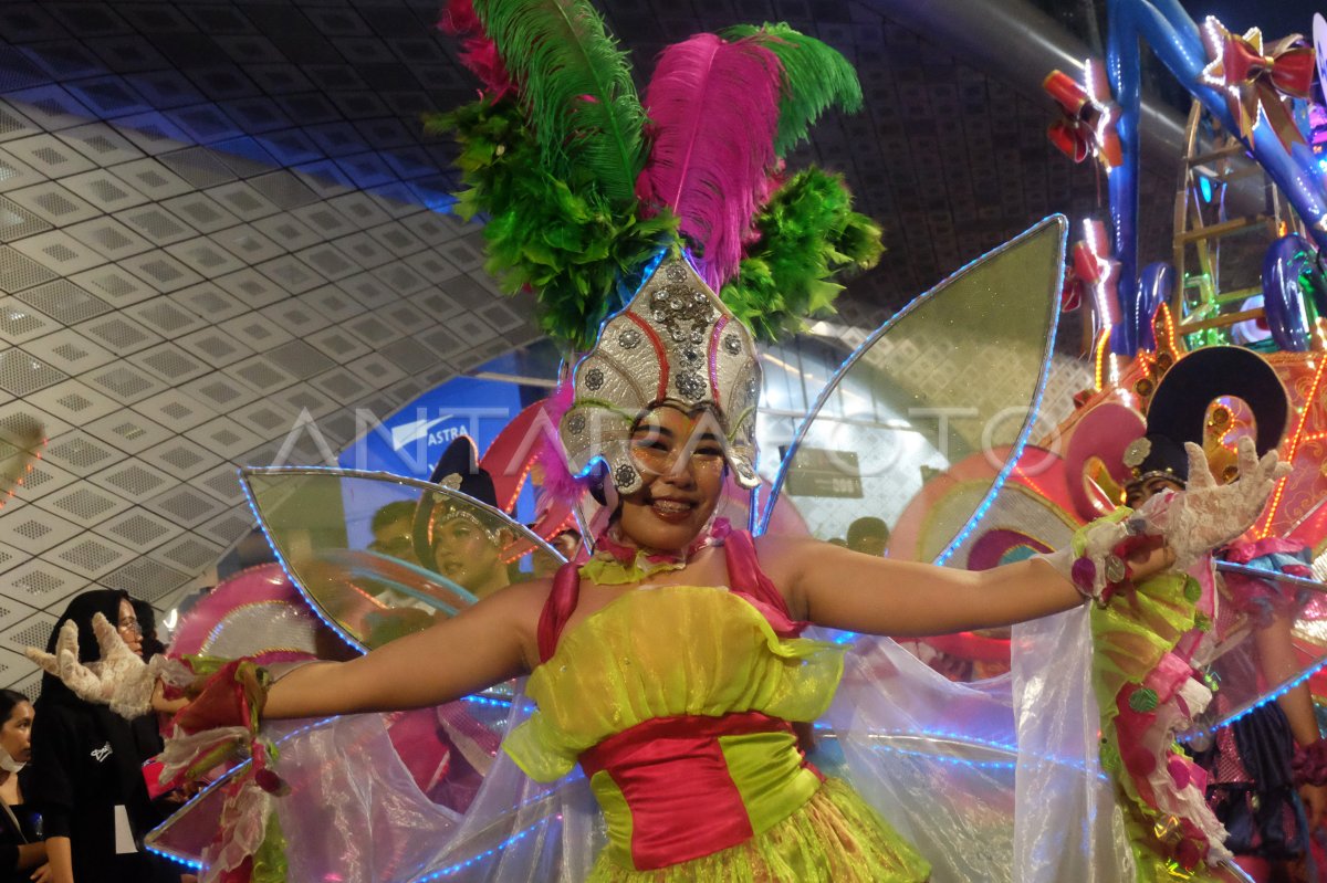 Parade Jakarnaval sambut Tahun Baru 2024 | ANTARA Foto