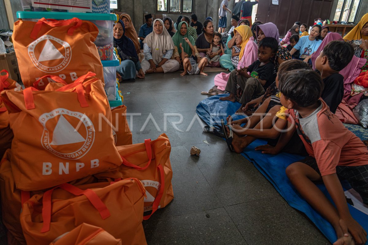 Bantuan BNPB kepada korban banjir di Demak | ANTARA Foto
