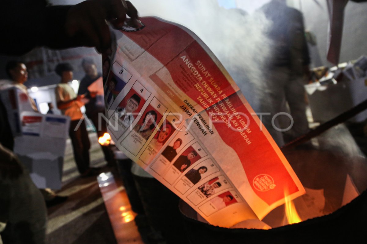 Pemusnahan surat suara rusak dan lebih di Semarang | ANTARA Foto
