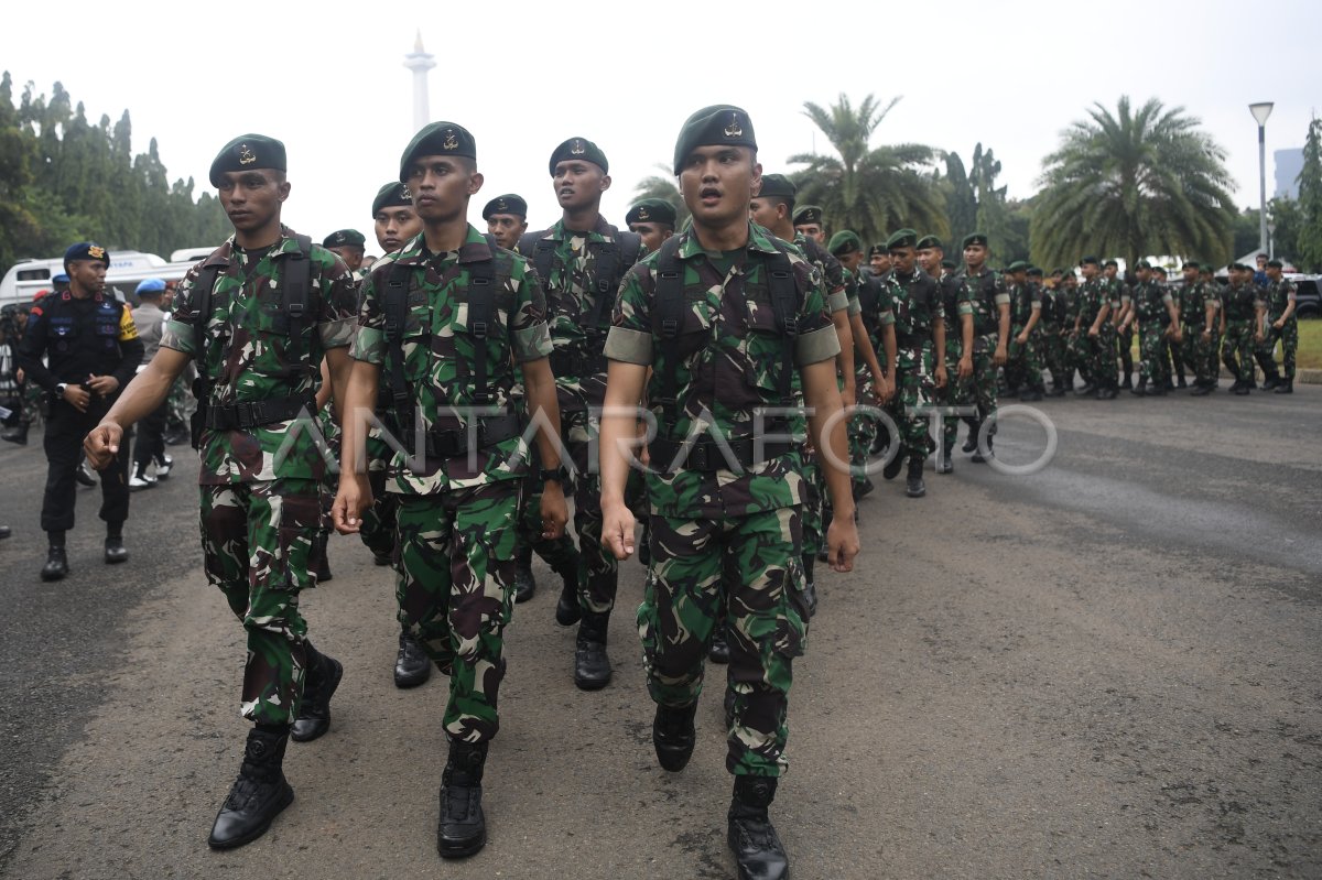 Apel pengamanan pasukan Pemilu 2024 di Jakarta | ANTARA Foto Apel pengamanan pasukan Pemilu 2024 di Jakarta | ANTARA Foto