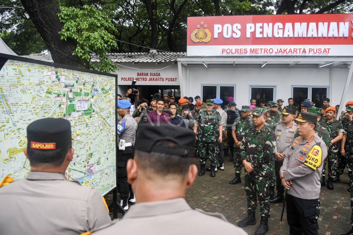 Apel pengamanan pasukan Pemilu 2024 di Jakarta | ANTARA Foto Apel pengamanan pasukan Pemilu 2024 di Jakarta | ANTARA Foto