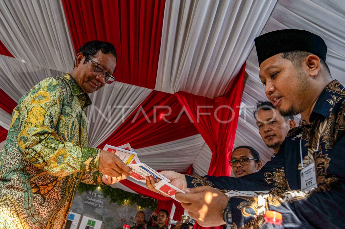 Mahfud MD gunakan hak pilih pada Pemilu 2024 di Sleman | ANTARA Foto