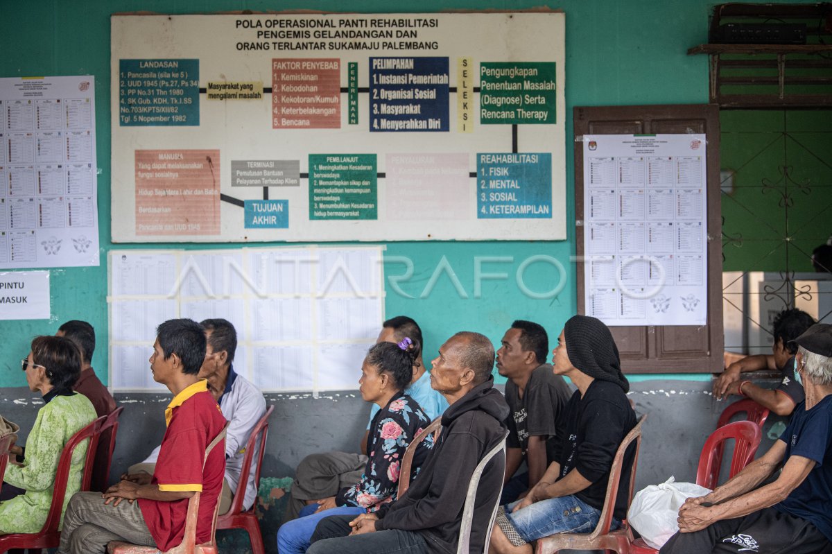 Penyandang disabilitas mental di Palembang ikuti Pemilu 2024 | ANTARA Foto Penyandang disabilitas mental di Palembang ikuti Pemilu 2024 | ANTARA Foto