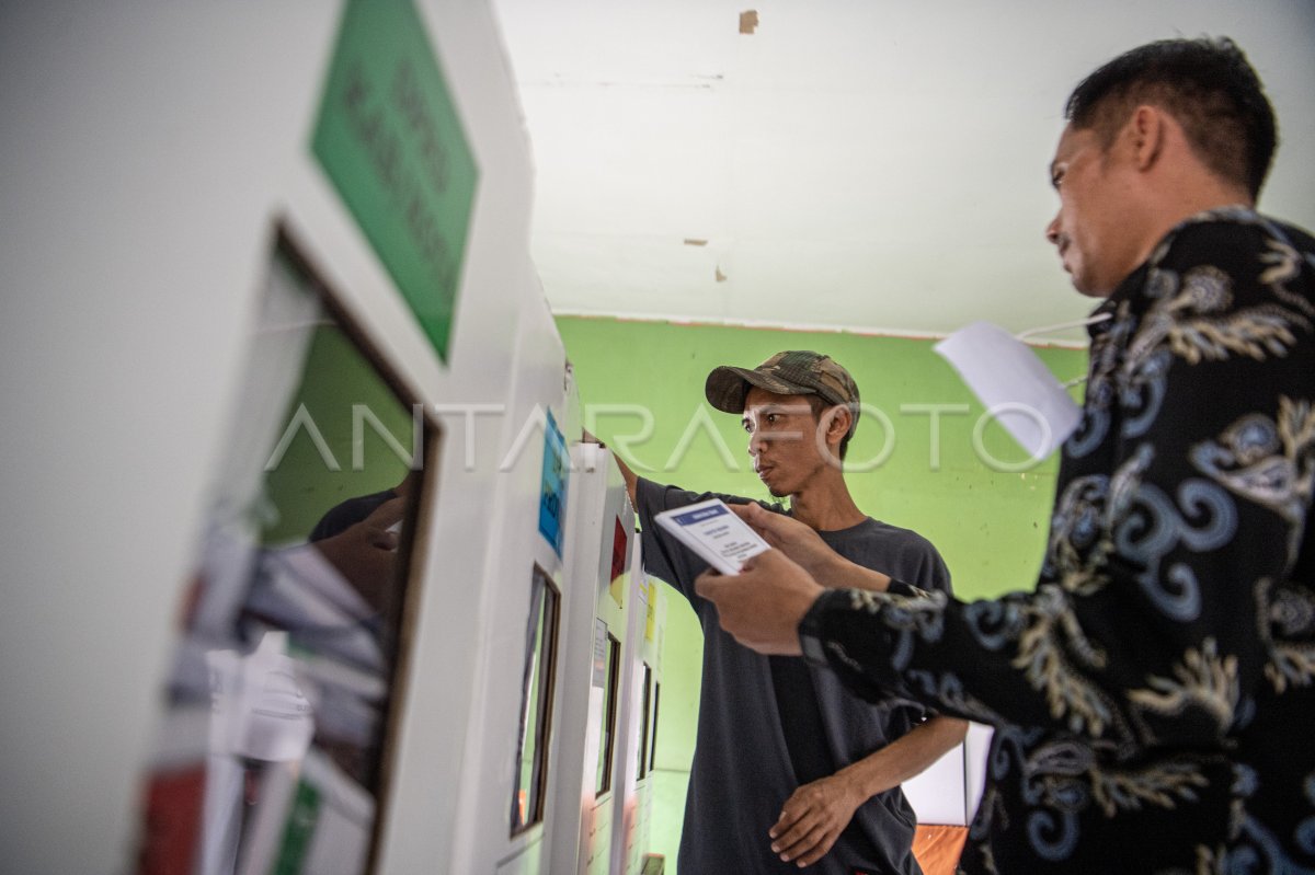 Penyandang disabilitas mental di Palembang ikuti Pemilu 2024 | ANTARA Foto Penyandang disabilitas mental di Palembang ikuti Pemilu 2024 | ANTARA Foto