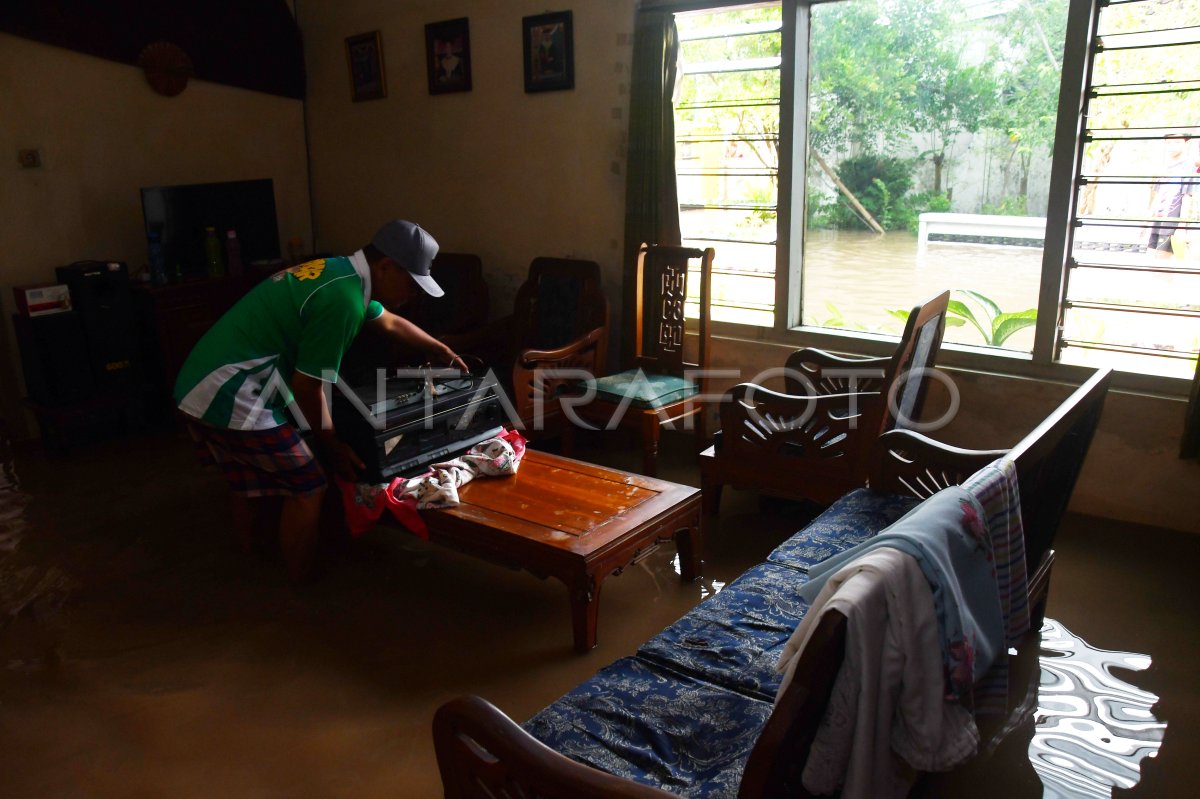 Dampak tanggul Sungai Jerowan jebol | ANTARA Foto Dampak tanggul Sungai Jerowan jebol | ANTARA Foto