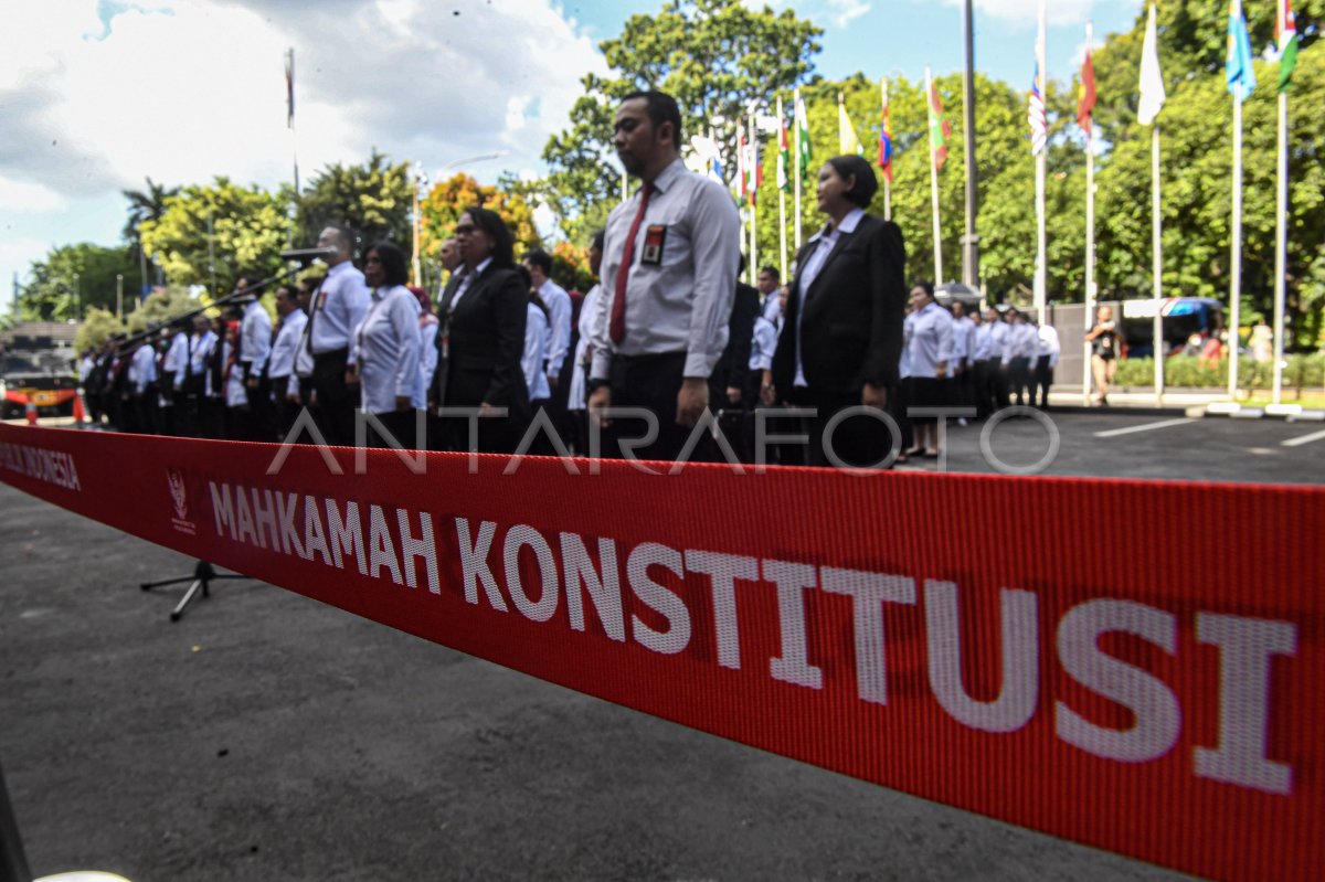 Pelantikan anggota gugus tugas perselisihan Pemilu 2024 | ANTARA Foto Pelantikan anggota gugus tugas perselisihan Pemilu 2024 | ANTARA Foto