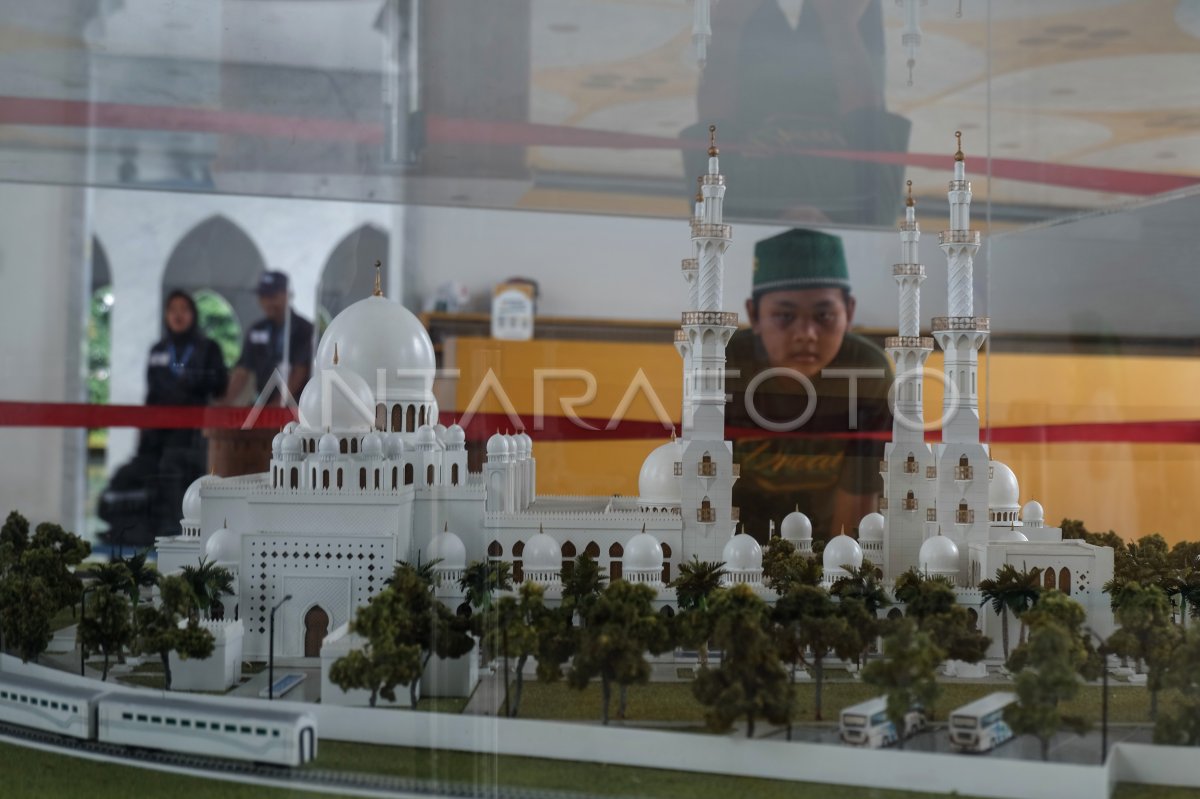 Masjid Sheikh Zayed Solo saat Ramadhan | ANTARA Foto