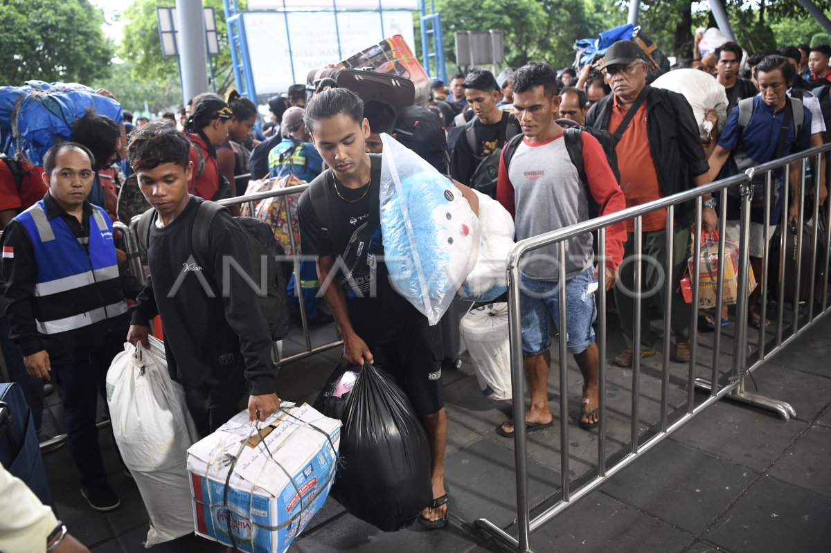 Awal mudik di Pelabuhan Tanjung Priok Jakarta | ANTARA Foto