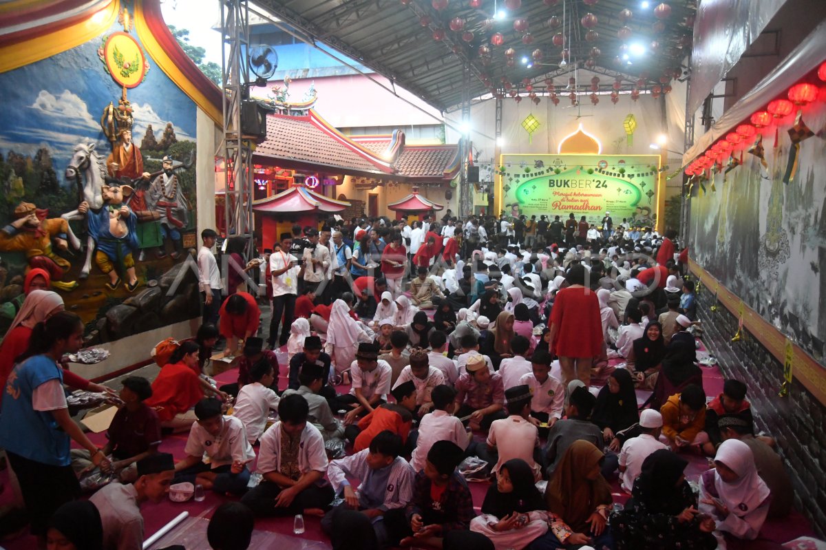 Santunan dan buka puasa bersama anak yatim di Vihara Dhanagun | ANTARA Foto