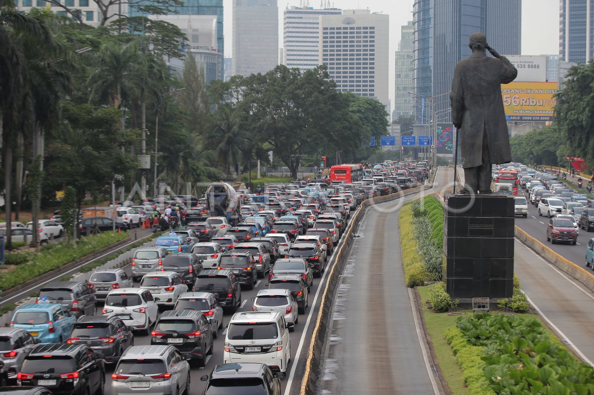 Kemacetan lalu lintas jalan Jendral Sudirman | ANTARA Foto