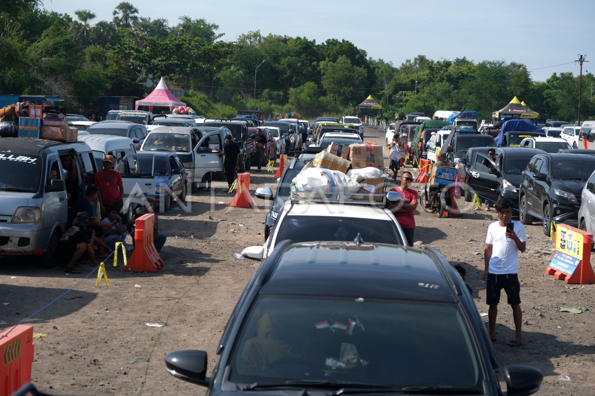 Antisipasi kemacetan di Pelabuhan Gilimanuk Bali | ANTARA Foto