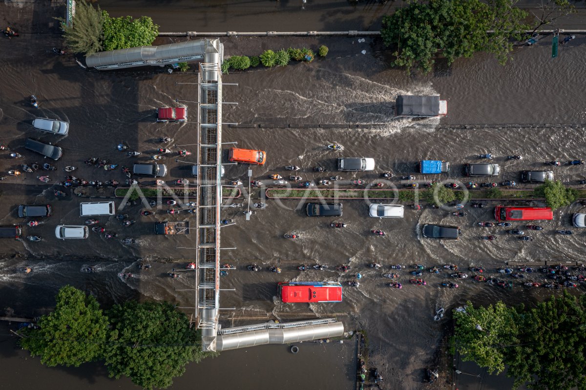 Jalur utama mudik pantura Semarang terendam banjir | ANTARA Foto