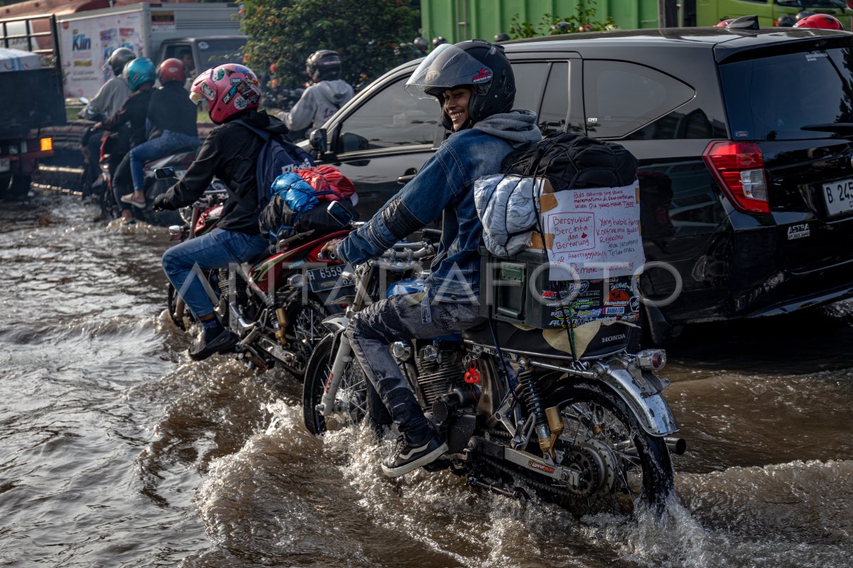 Jalur utama mudik pantura Semarang terendam banjir | ANTARA Foto