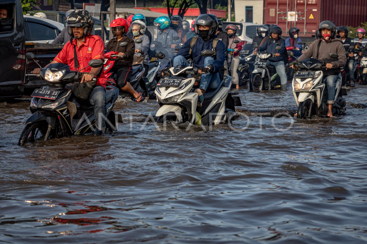 Jalur utama mudik pantura Semarang terendam banjir | ANTARA Foto