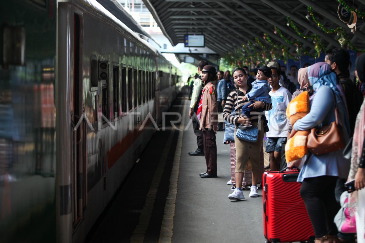Arus balik moda angkutan kereta api | ANTARA Foto