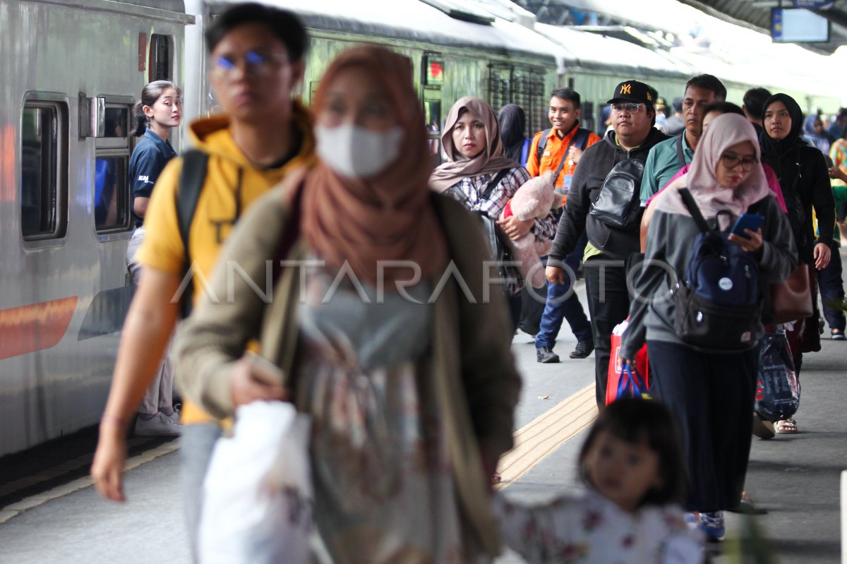 Arus balik moda angkutan kereta api | ANTARA Foto