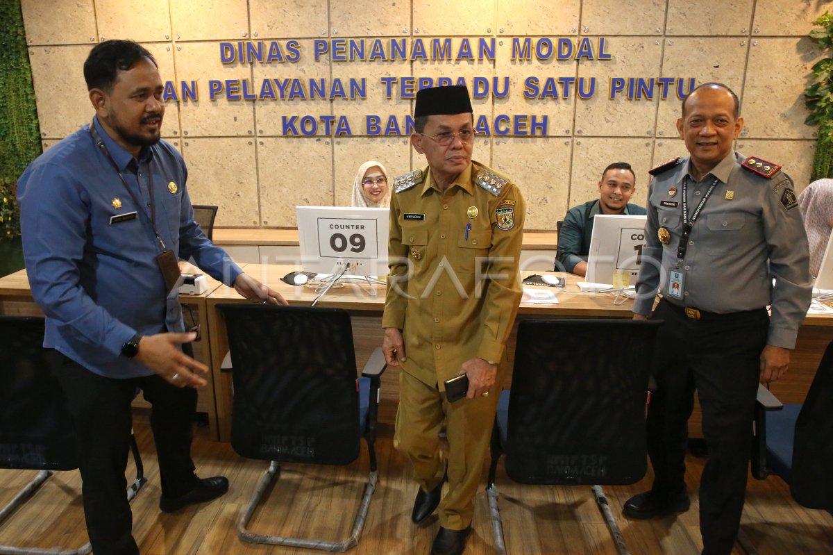 Hari pertama masuk kerja ASN di Aceh | ANTARA Foto Hari pertama masuk kerja ASN di Aceh | ANTARA Foto