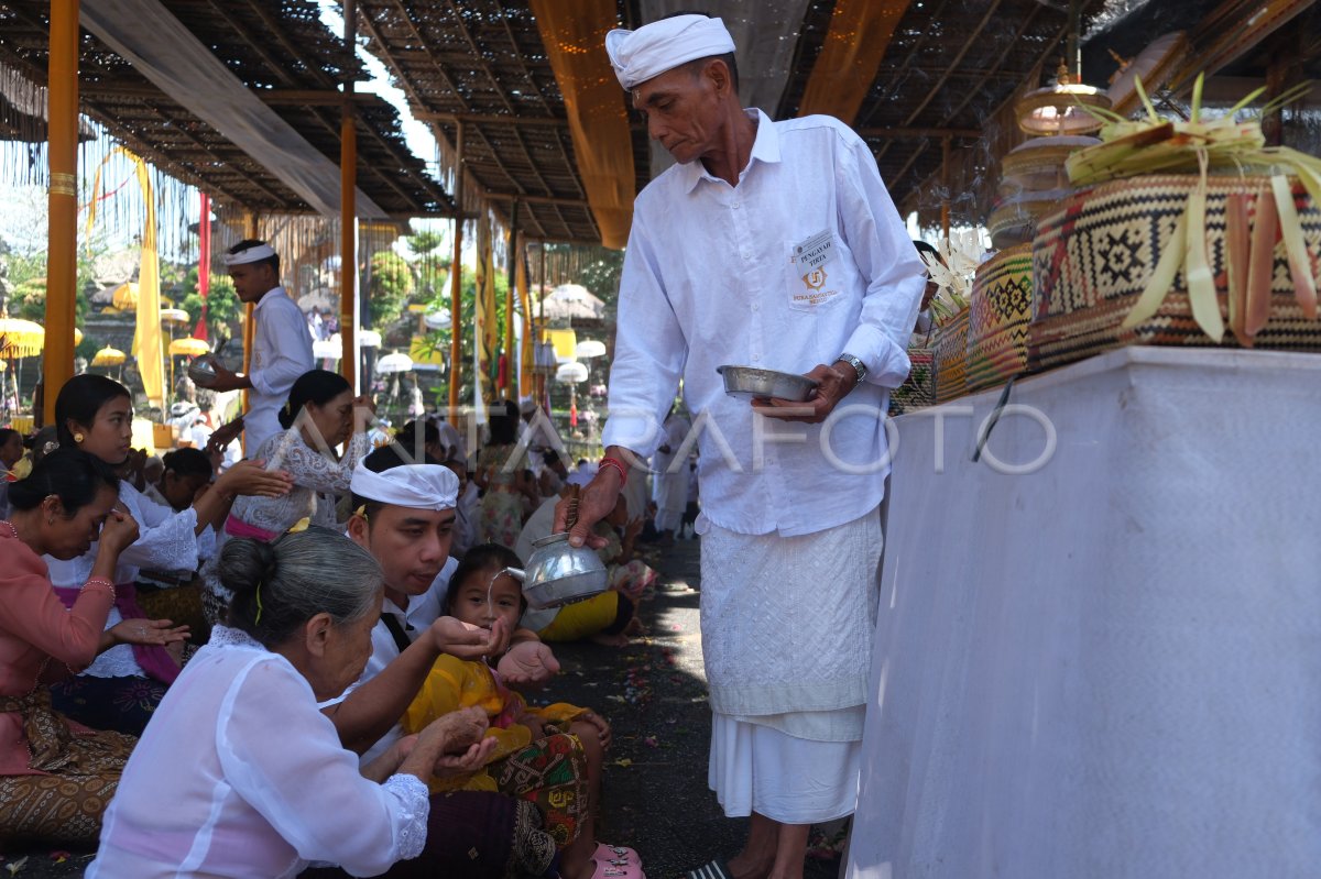 Makna air bagi umat Hindu di Bali | ANTARA Foto