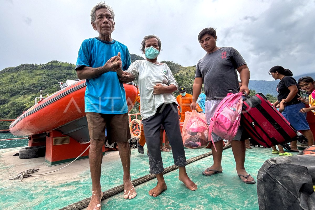 Evakuasi warga terdampak erupsi Gunung Ruang | ANTARA Foto