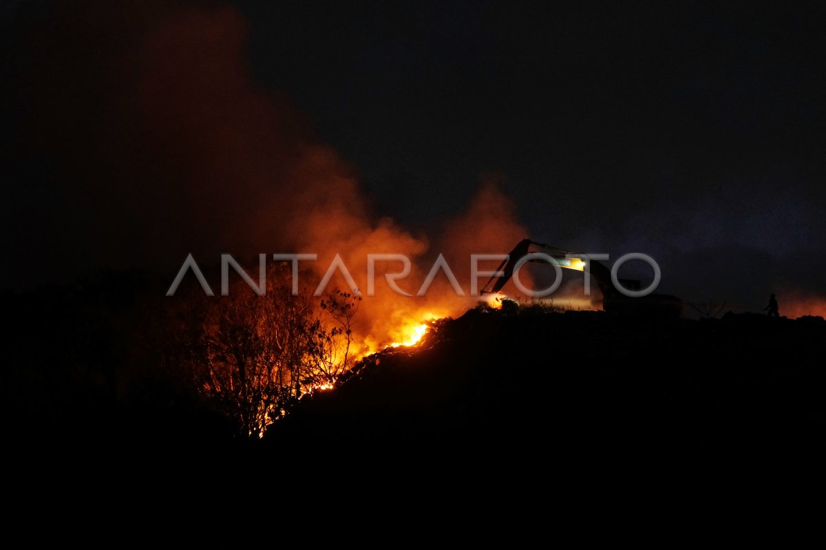 Kebakaran sampah di TPA Suwung Bali | ANTARA Foto