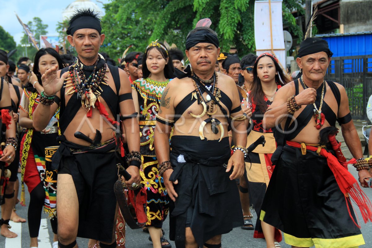 Pawai Gawai Dayak Kalbar ke-38 | ANTARA Foto