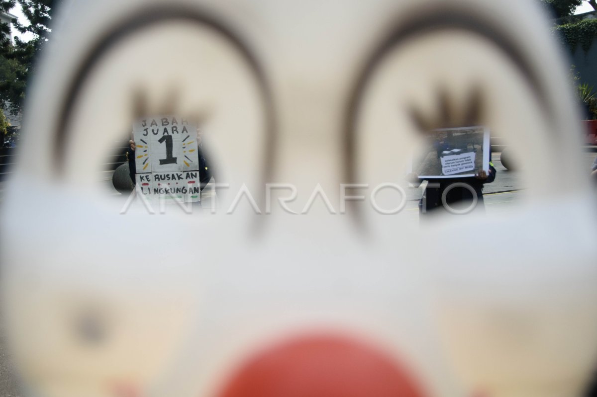 Aksi Hari Lingkungan Hidup Sedunia | ANTARA Foto Aksi Hari Lingkungan Hidup Sedunia | ANTARA Foto