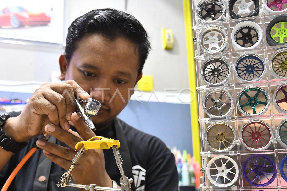 Jasa modifikasi mobil miniatur | ANTARA Foto Jasa modifikasi mobil miniatur | ANTARA Foto