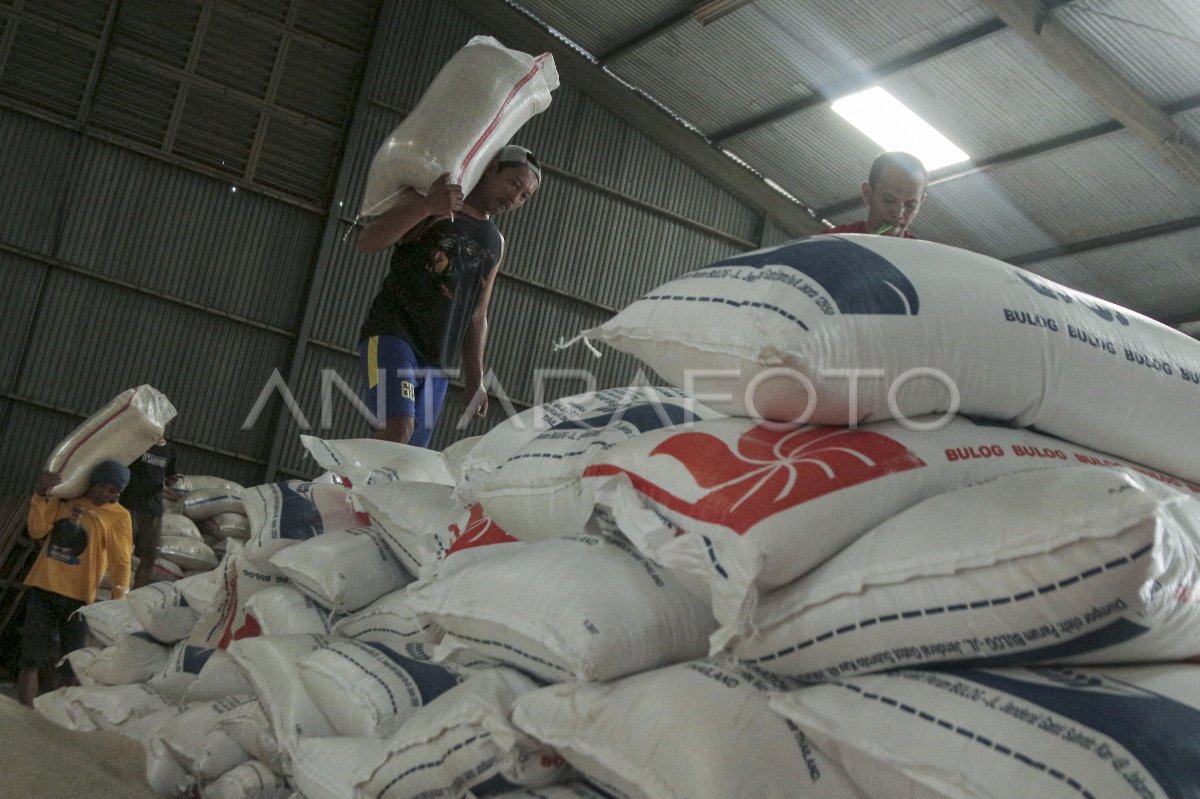 Stok beras Bulog untuk Idul Adha | ANTARA Foto