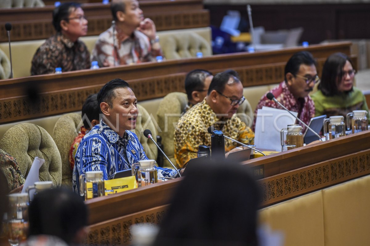 Raker Kementerian ATR/BPN dengan Komisi II DPR | ANTARA Foto