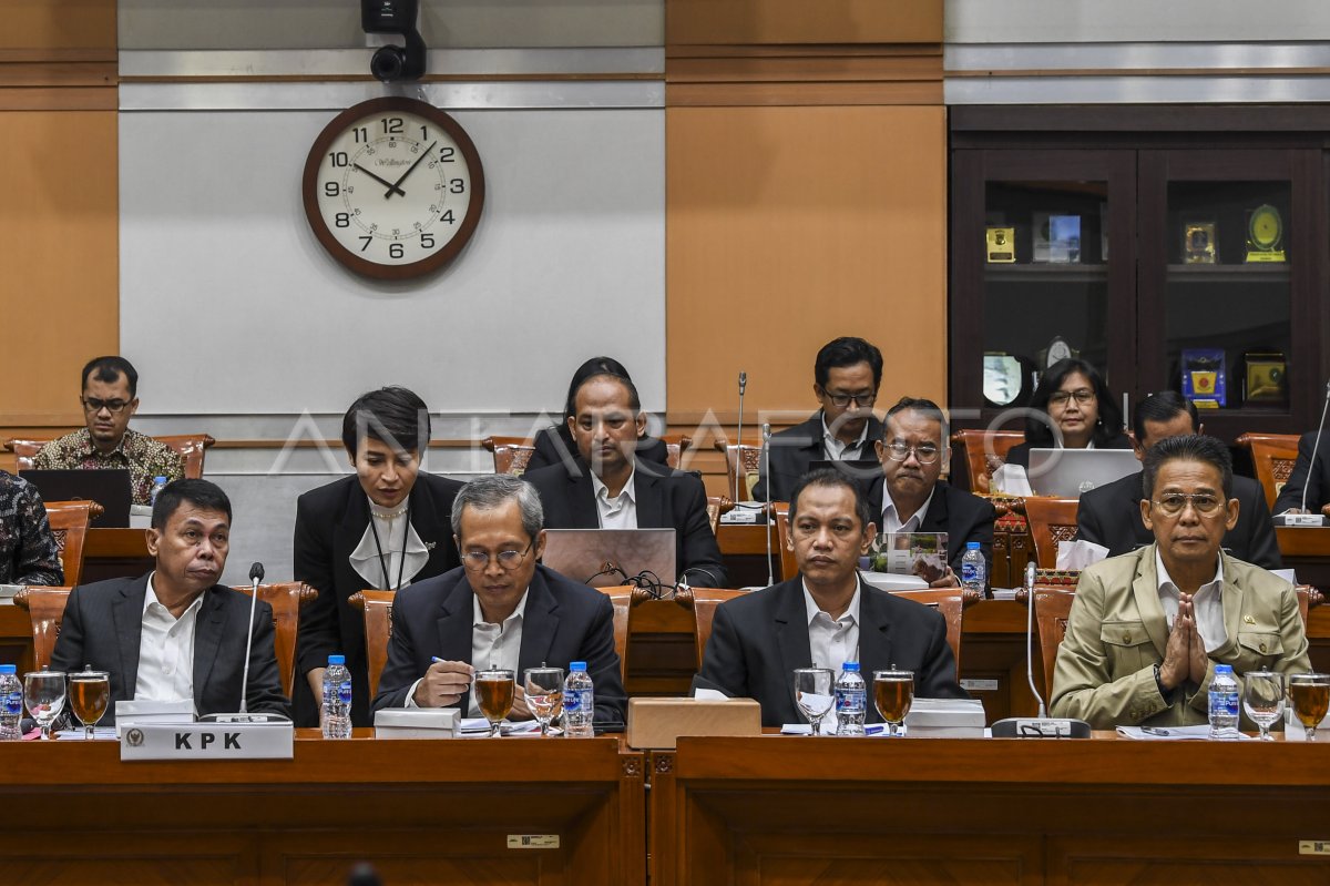 Raker PPATK dan KPK dengan Komisi III DPR | ANTARA Foto Raker PPATK dan KPK dengan Komisi III DPR | ANTARA Foto