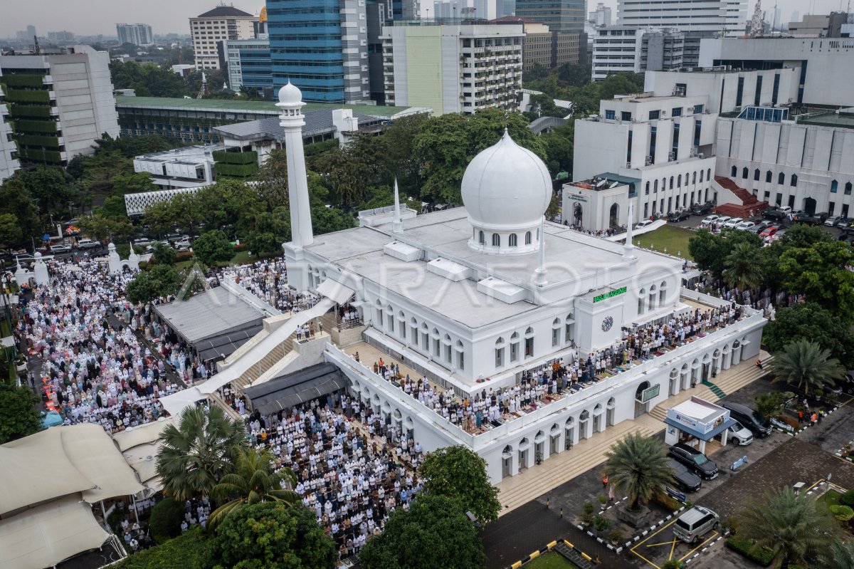 Shalat Idul Adha di Masjid Agung Al-Azhar | ANTARA Foto Shalat Idul Adha di Masjid Agung Al-Azhar | ANTARA Foto