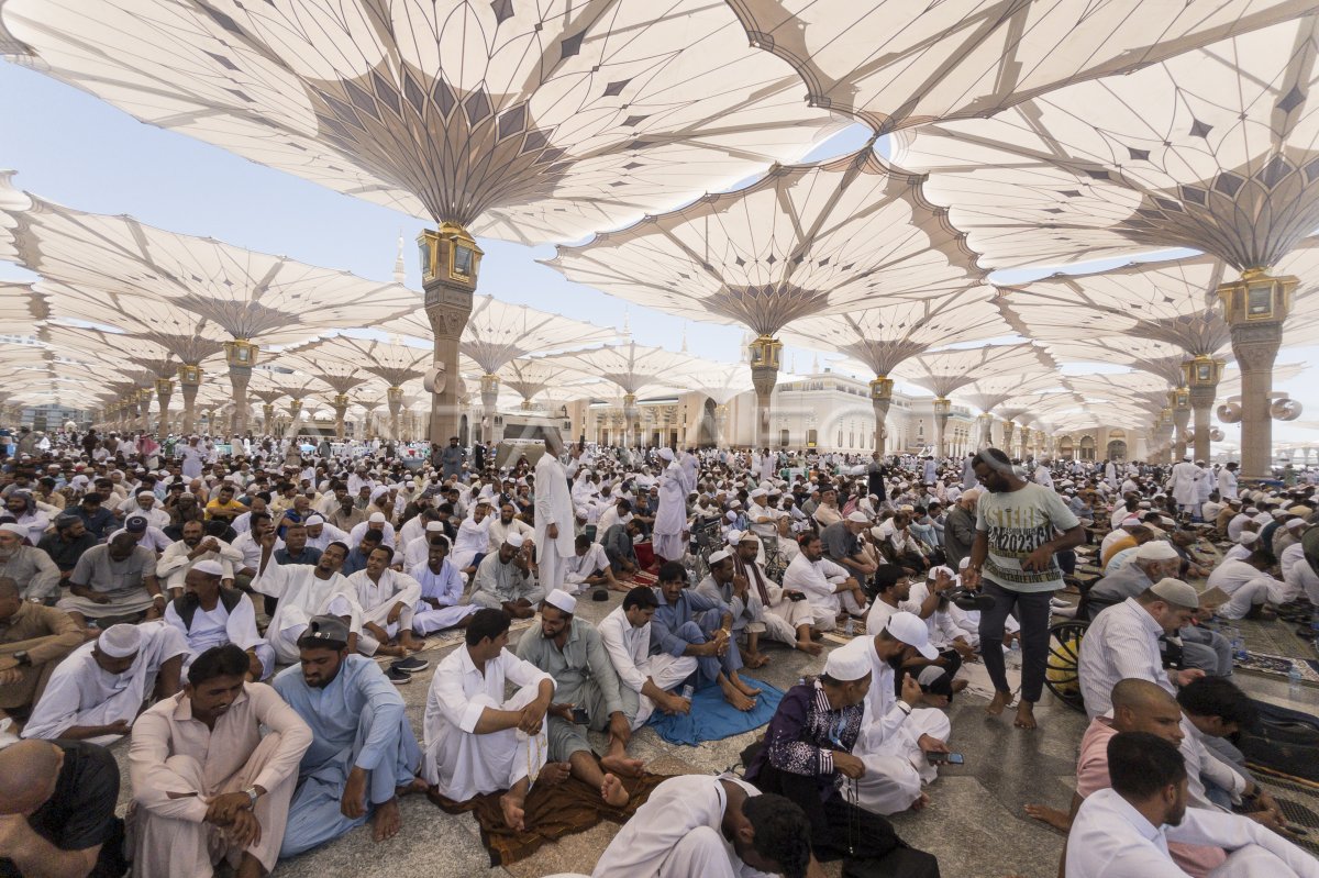 Shalat Jumat di Masjid Nabawi | ANTARA Foto