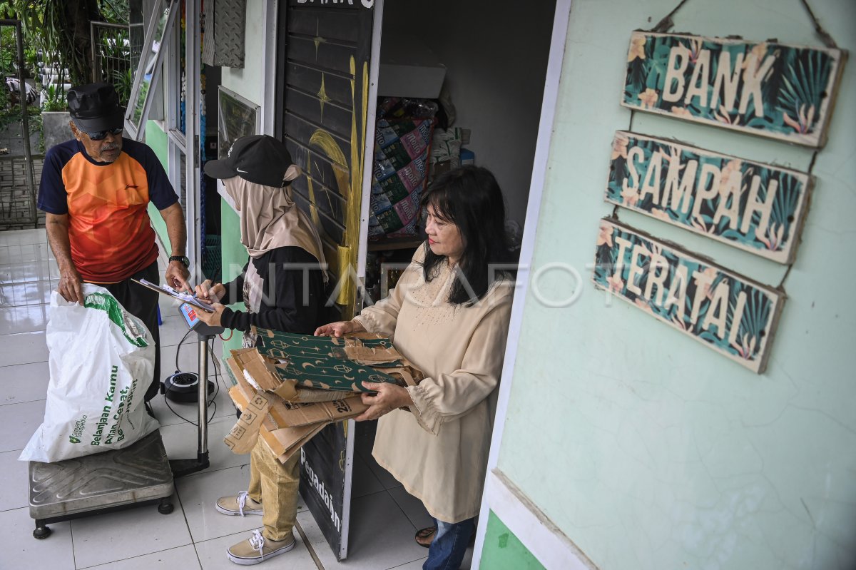 Nilai ekonomi dan legalitas bank sampah di Indonesia | ANTARA Foto Nilai ekonomi dan legalitas bank sampah di Indonesia | ANTARA Foto