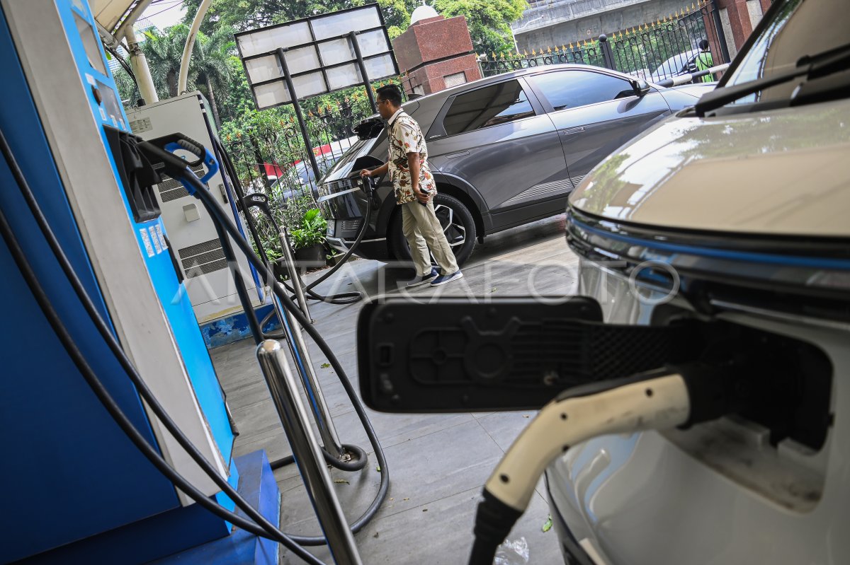 Target penambahan stasiun pengisian daya kendaraan listrik 2024 ... Target penambahan stasiun pengisian daya kendaraan listrik 2024 ...
